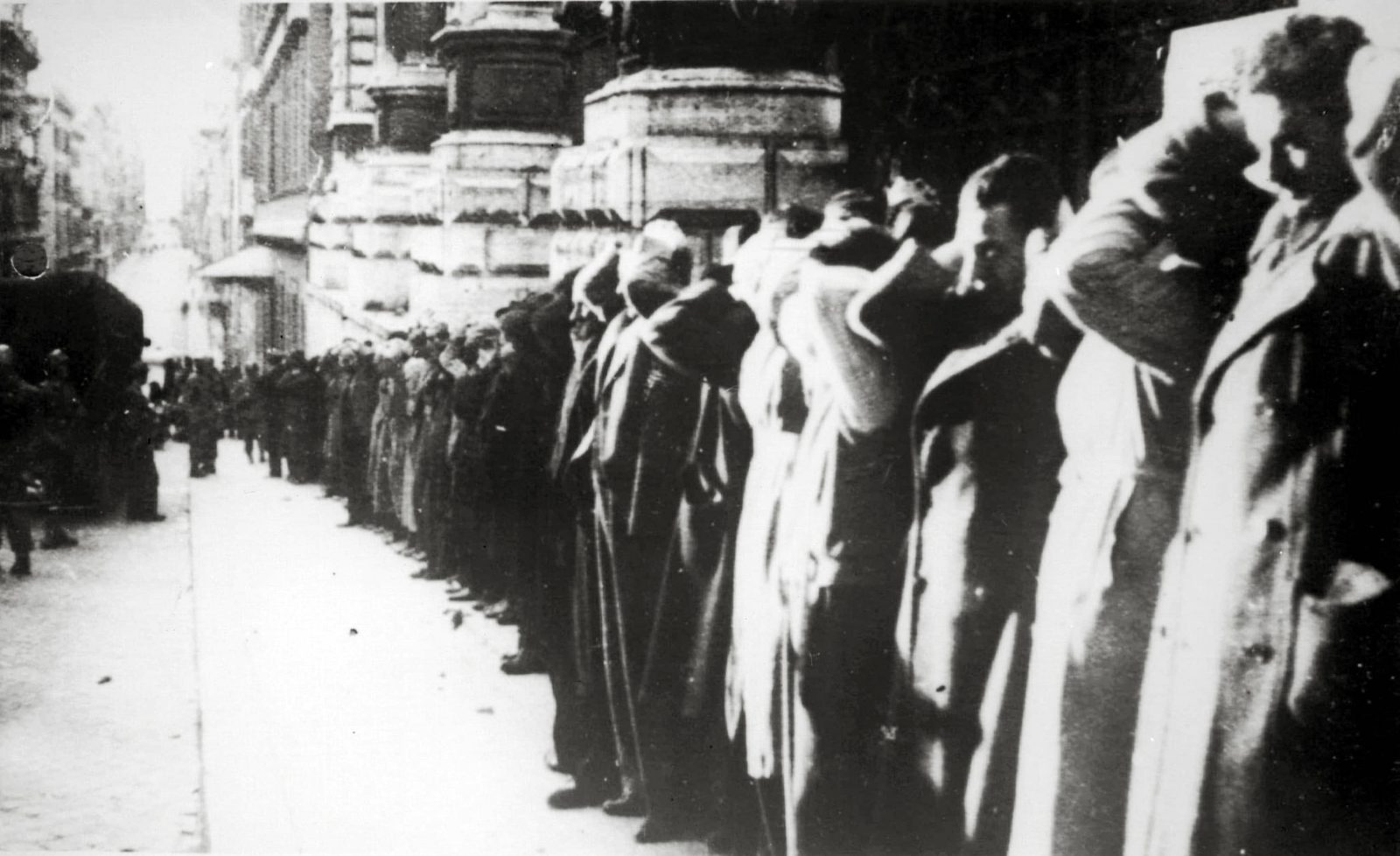 Carla Capponi è la partigiana che liberò Roma. La sua storia deve ...