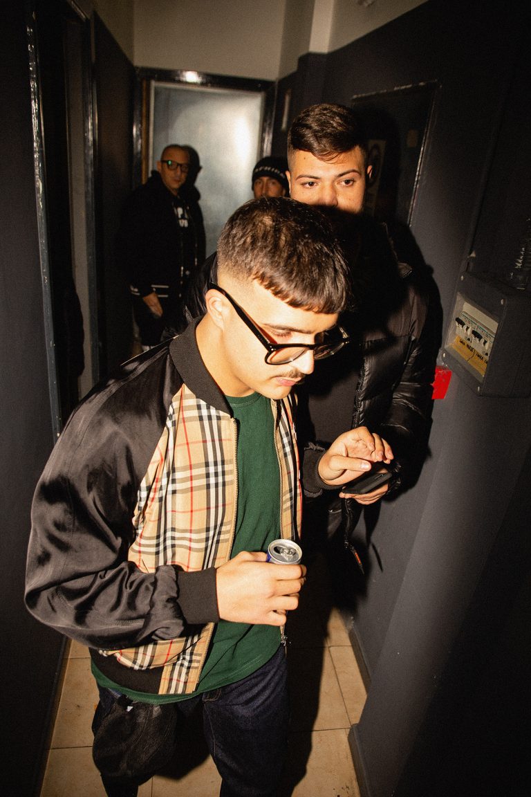 Geolier è il rapper di diciannove anni che racconta Secondigliano