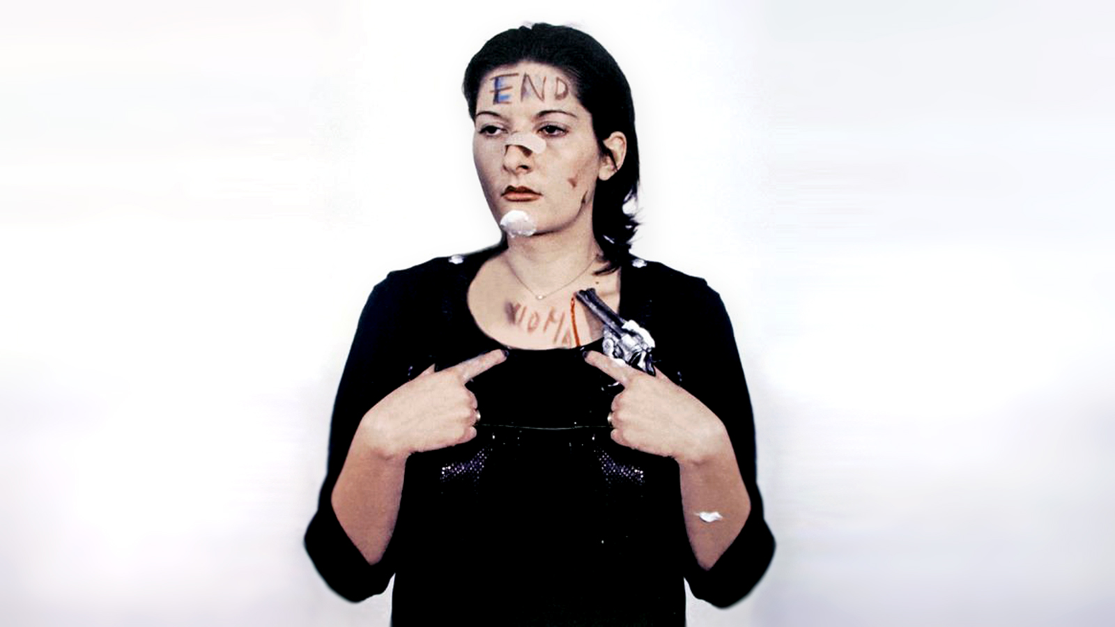 Come una performance di Marina Abramović dimostrò che l’essere umano è ...