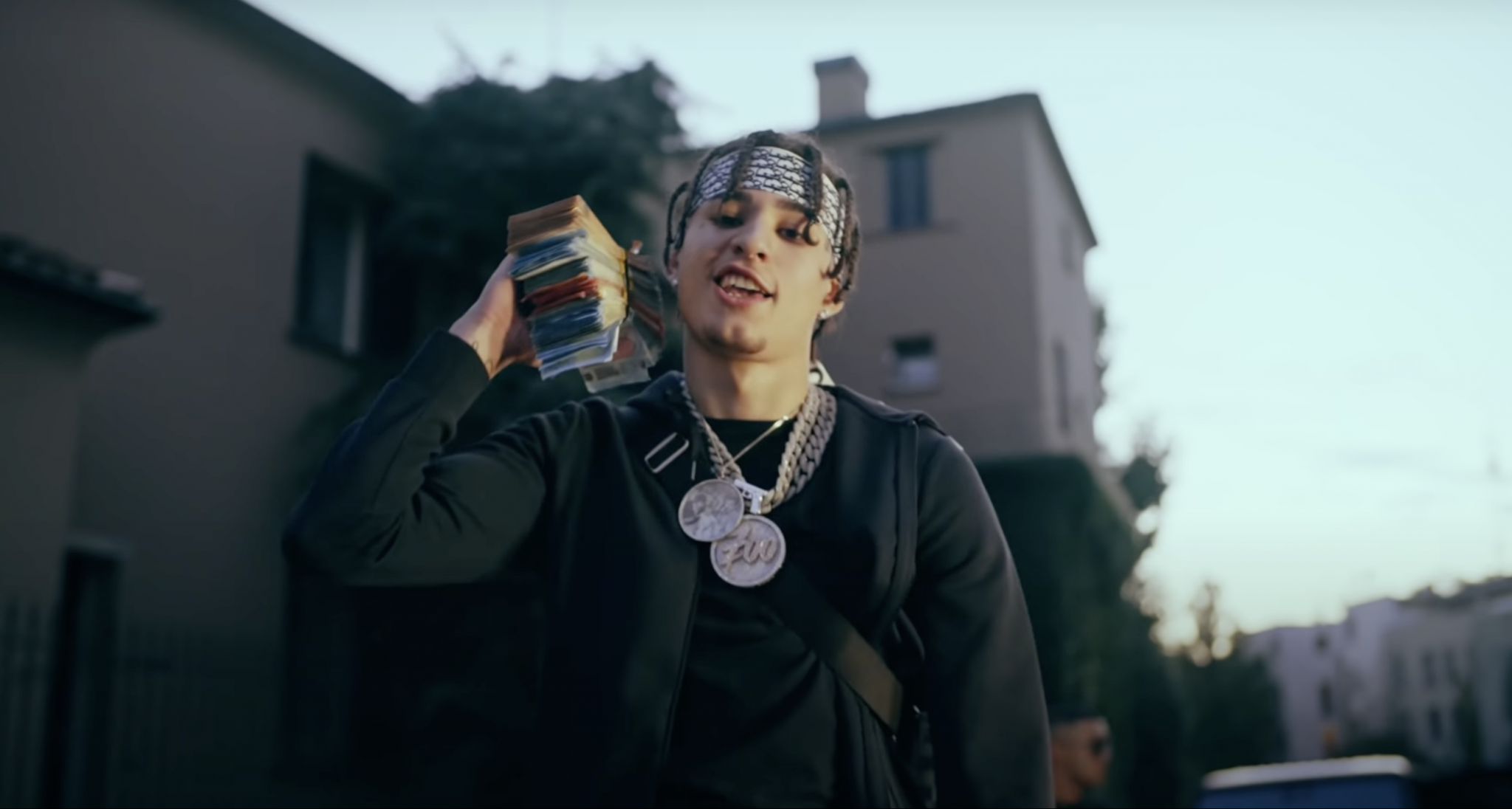 I trapper italiani vogliono imitare il gangsta rap degli Stati Uniti, e ...