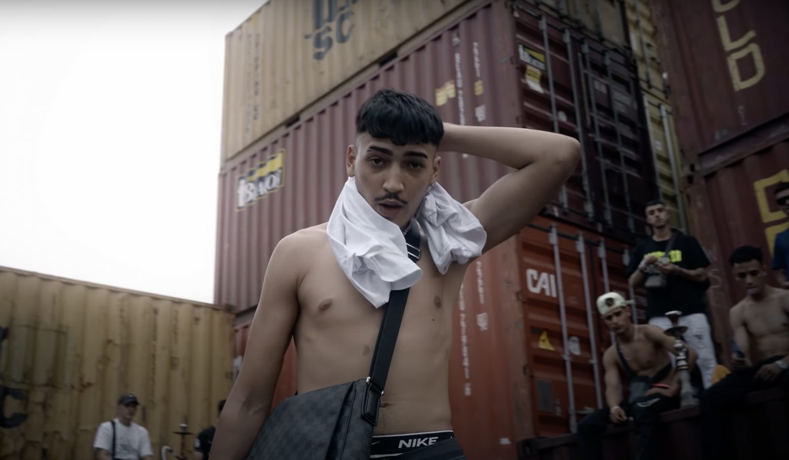 I trapper italiani vogliono imitare il gangsta rap degli Stati Uniti, e ...